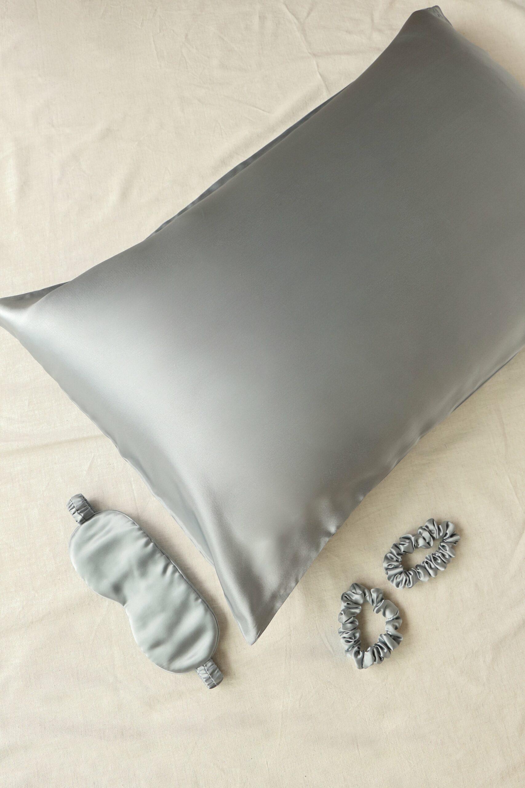 Ness & Me 100% Mulberry Silk Pillowcase & Eye Mask Set - Lake Blue ...